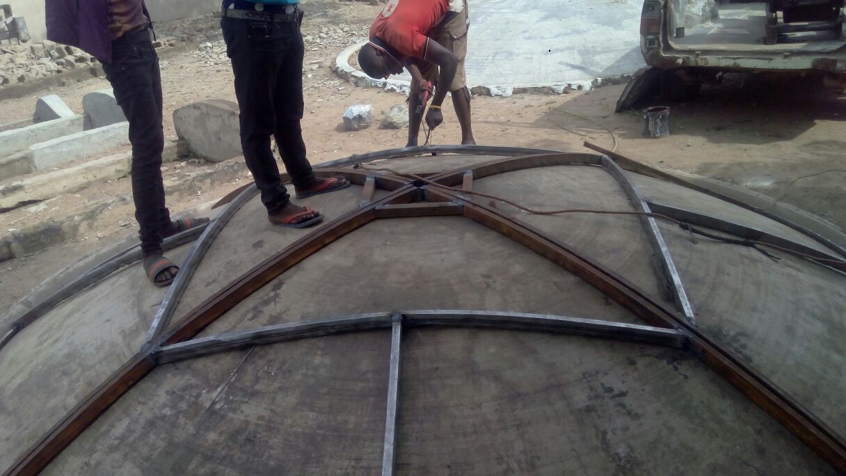Advantages of a Big Satellite Dish over a Small One